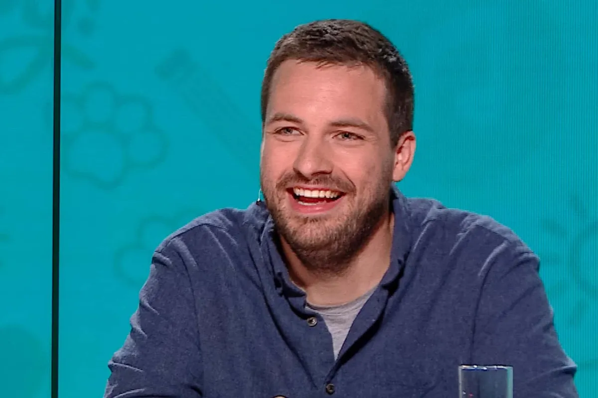 Comedian Lukas Lelie kondigt op erg grappige manier aan dat hij voor ...