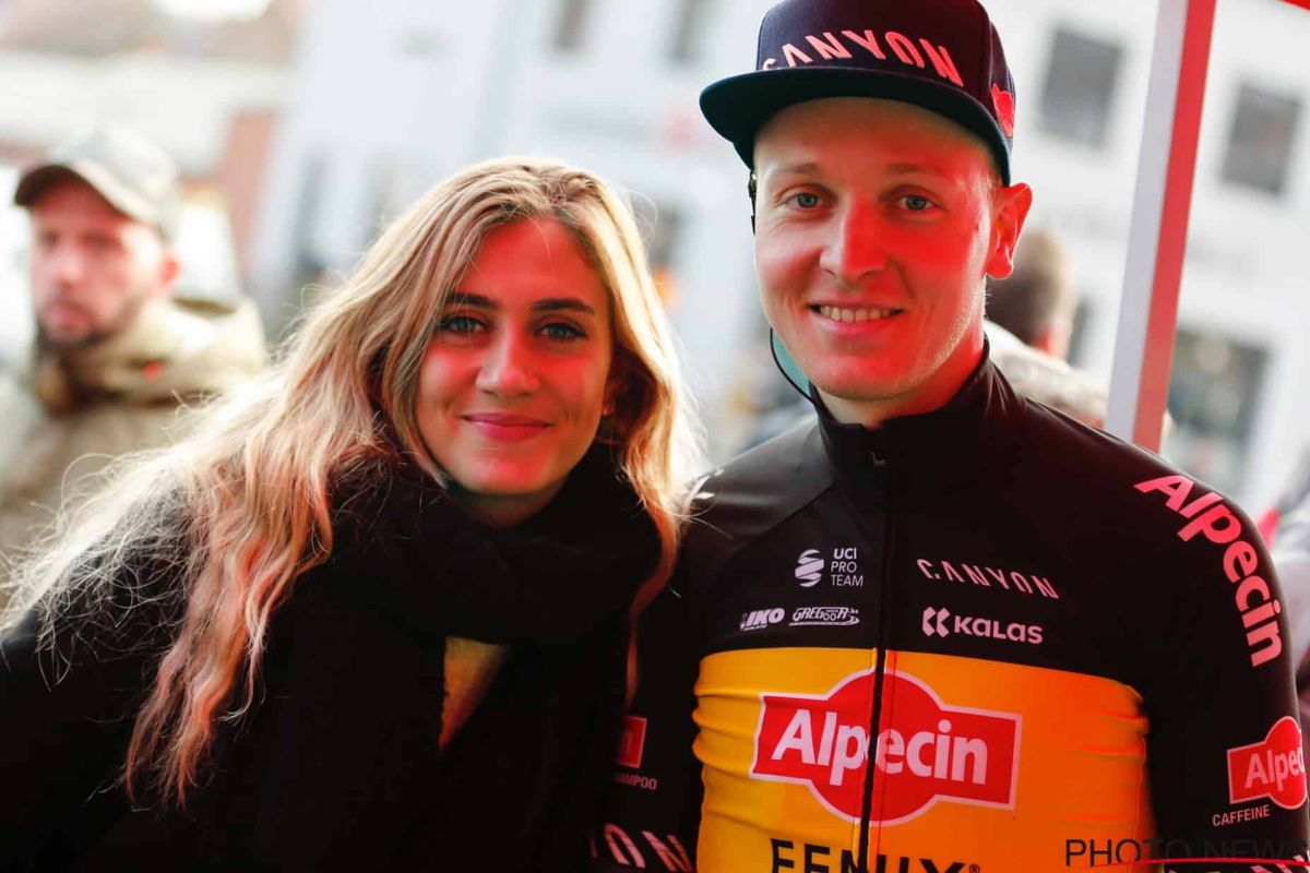 Cameron Vandenbroucke toont voor het eerst haar zwangere buik: "Wow, je ...