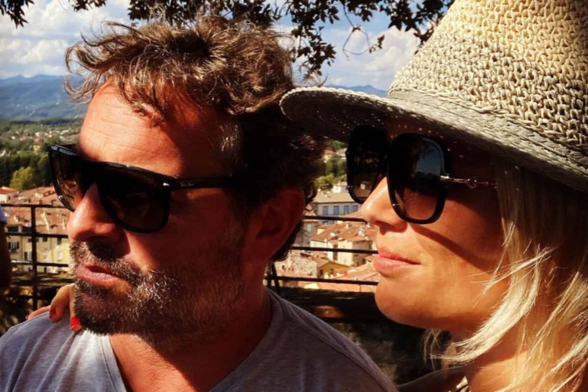 Vriendin van Adriaan Van den Hoof deelt opmerkelijke foto: "Hij gaat me ...