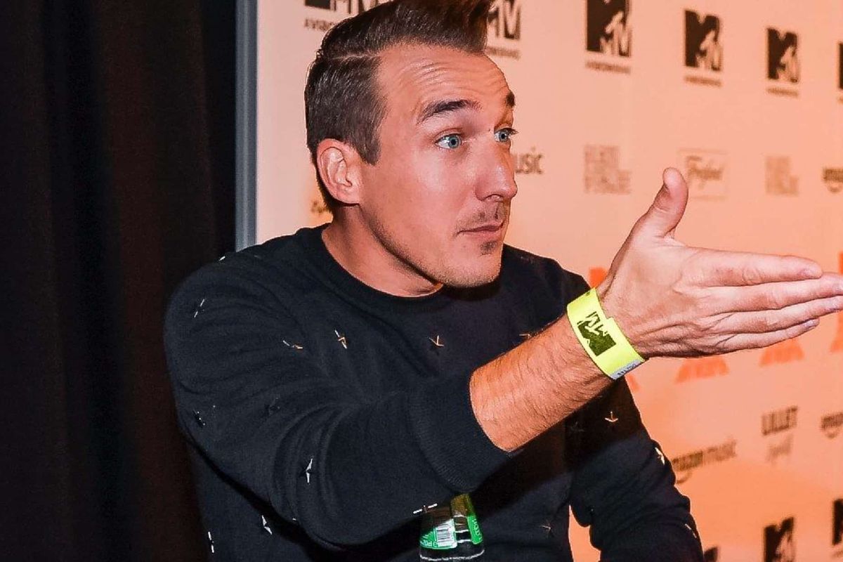 Andy Peelman haalt fel uit na opening van zijn kledingwinkel: "Een ...