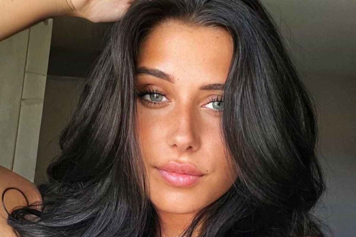 Raphaëlla uit 'Love Island' toont haar borsten, maar daarna loopt het helemaal mis