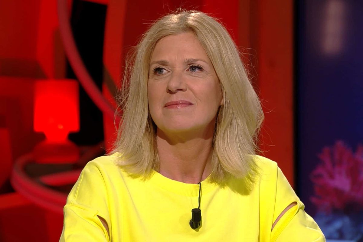Barbara Sarafian doet beha uit en laat Instagram bijna crashen met foto ...