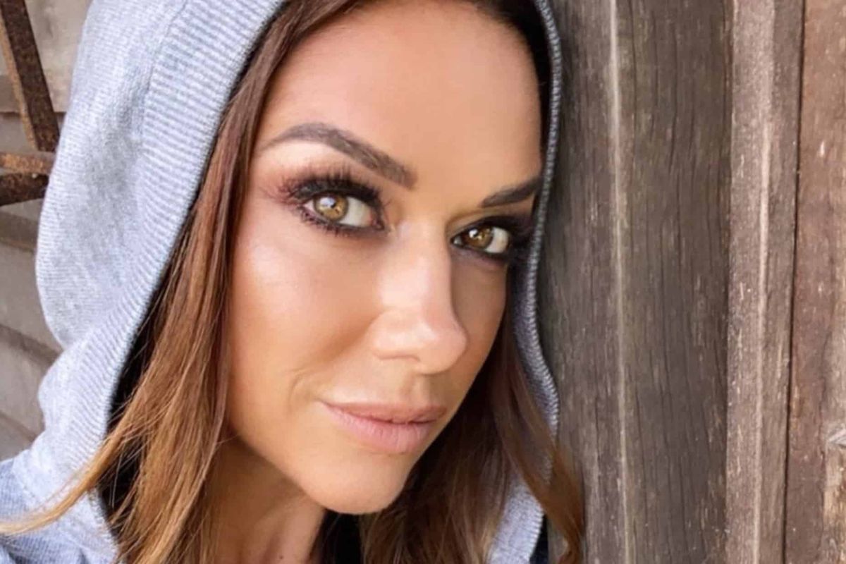 Valerie De Booser laat wel heel veel bloot zien en doet Instagram bijna ...