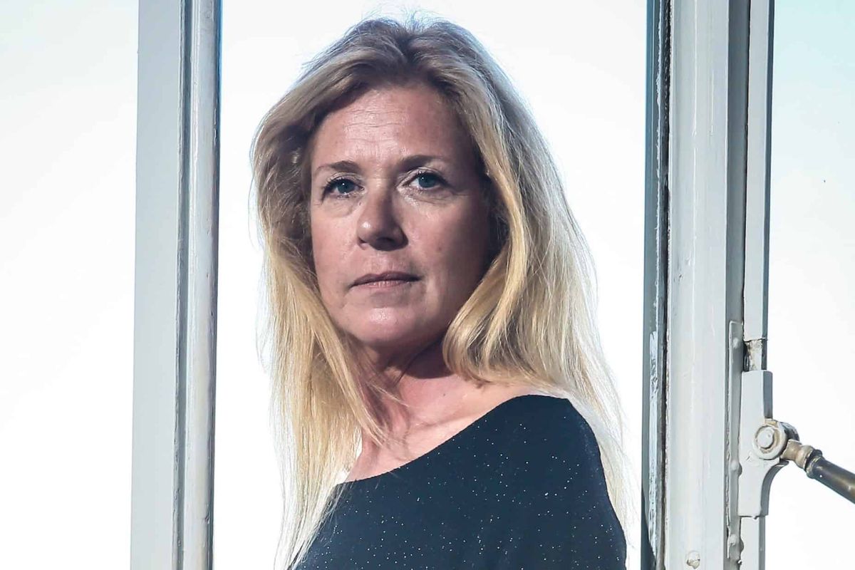 Actrice Barbara Sarafian (54) compleet gebroken na onverwacht overlijden