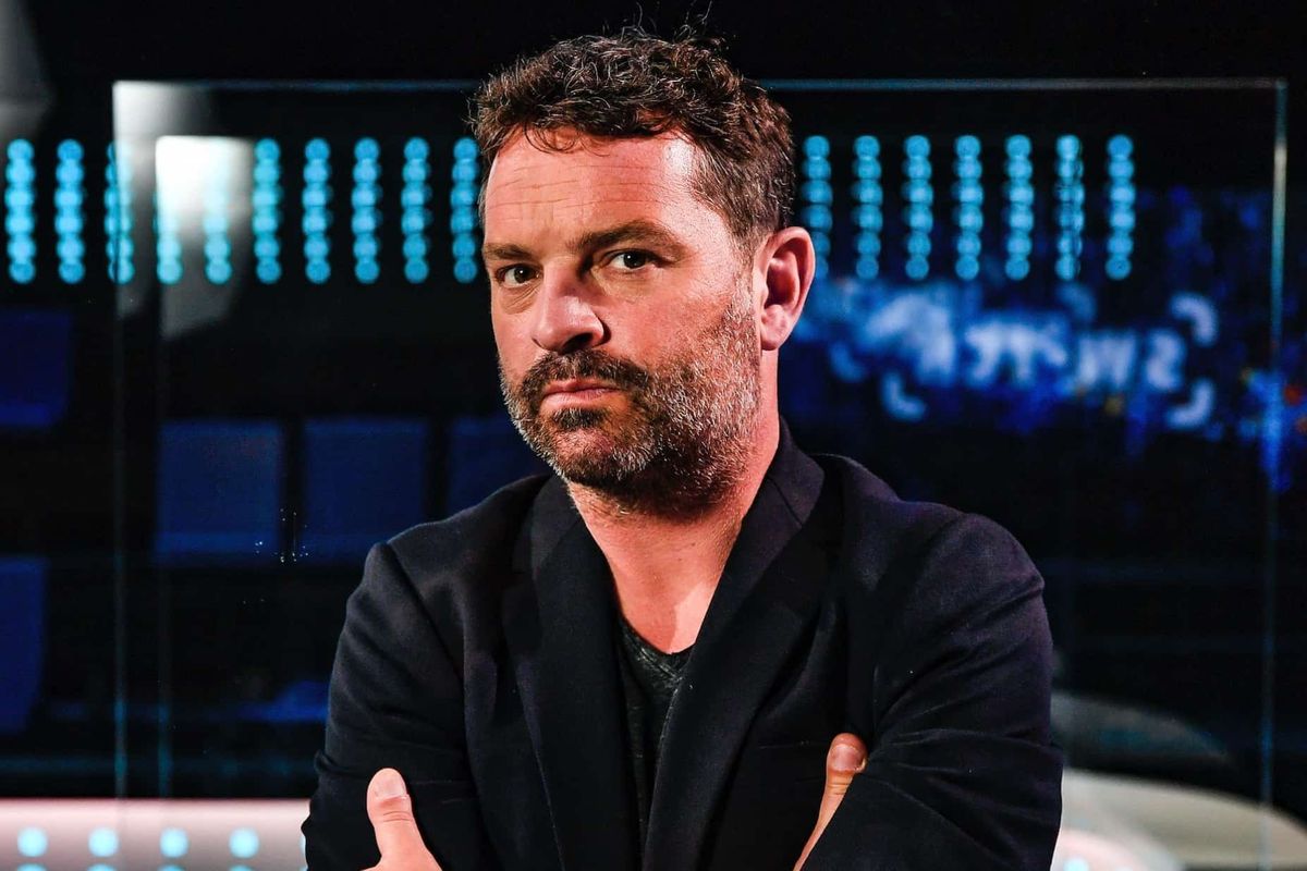 Presentator Adriaan Van den Hoof kapot van verdriet na plots overlijden ...