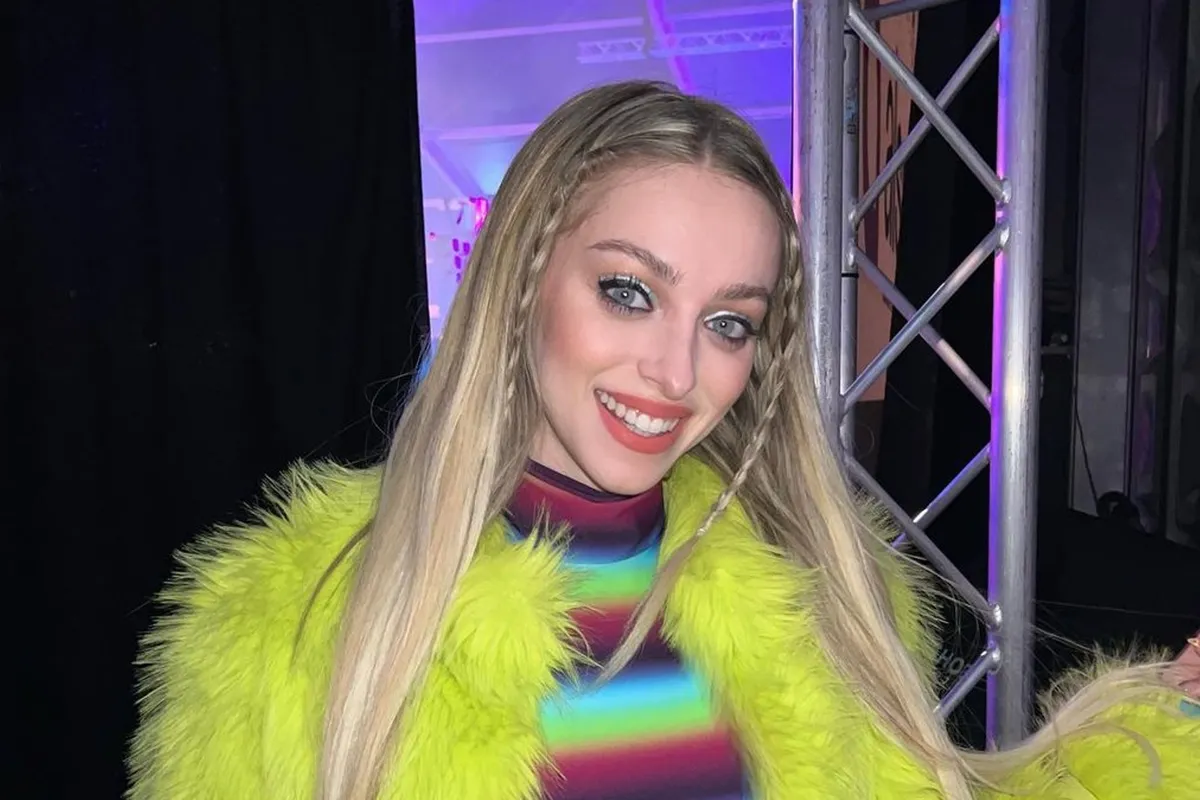 Camille Dhont is op reis en laat zich van haar meest sexy kant zien in bikini: "Ik ben verliefd ...