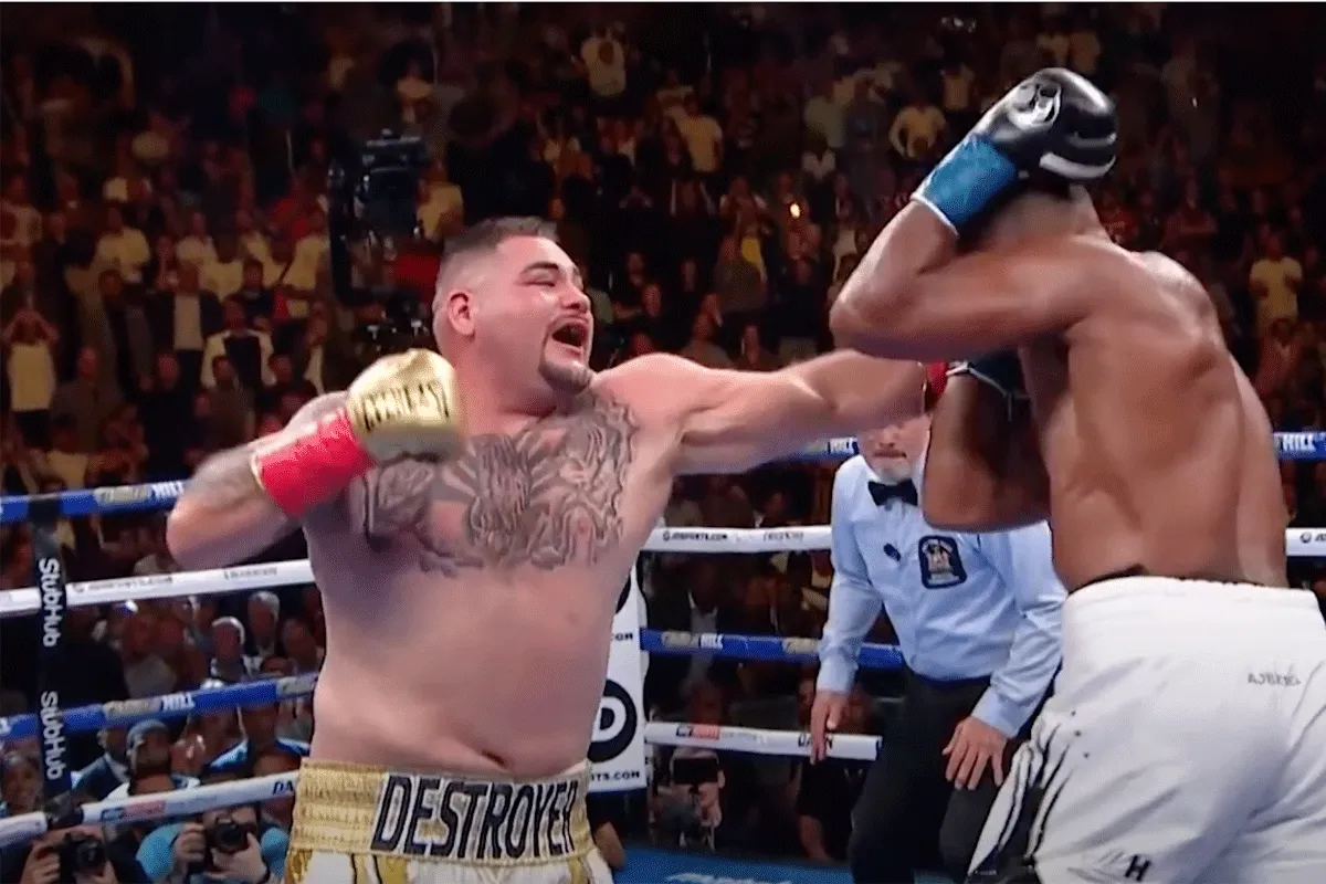 WTF: Bokskampioen Andy Ruiz slaat kaak coach scheef (video)