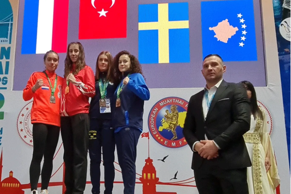 Tessa de Kom beukt Manazo Kobayashi onderuit | Glory Rivals 4 video ...