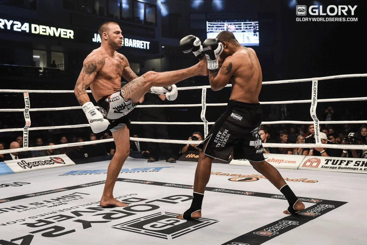 MILDE STRAF: 'KO' slaan man door topvechter Schilling blijkt uitgelokt ...