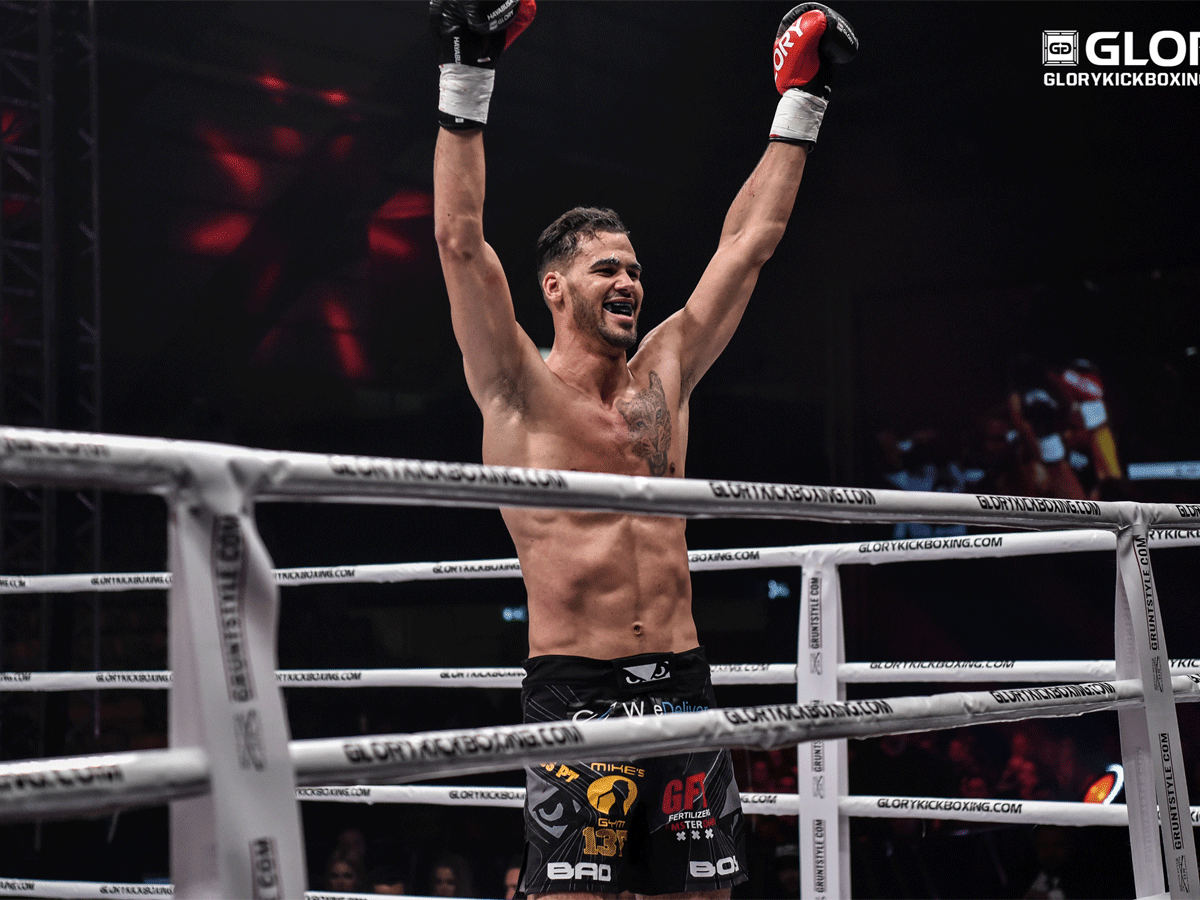 ? ⚠️ GLORY Kickbokser waarschuwt: 'Praat er over'