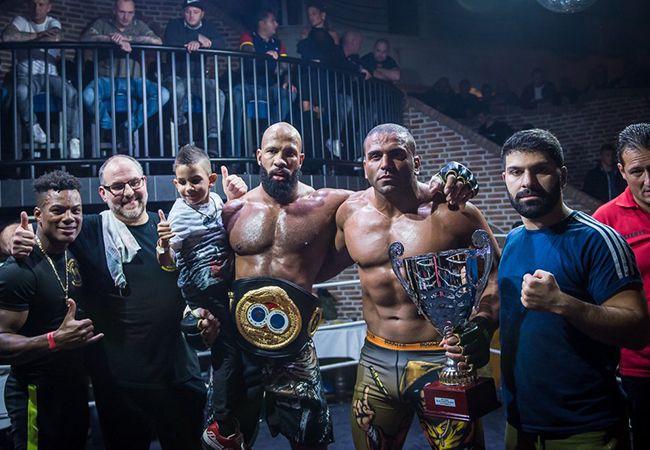 Deji 'Mad Dog' Kalejaiye pakt wereldtitel MMA