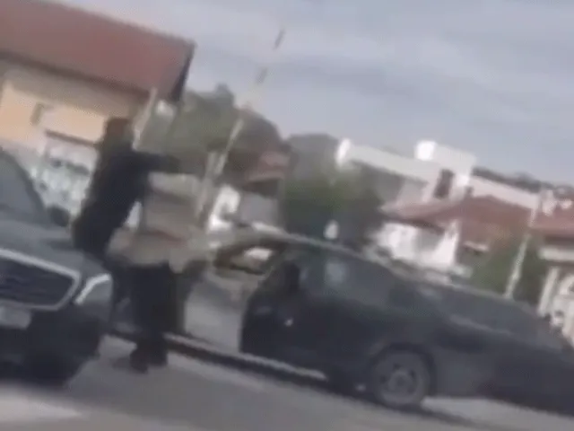 Vader bekende prof-voetballer slaags met MMA-vechter | Vechtsport info