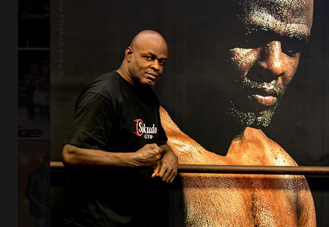 SPORTSCHOOL VERBOD: Topkickboksers Hoost en Schilt demonstreren in Den Haag