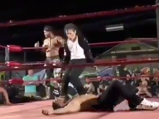 JUST BEAT IT: Michael Jackson Moonwalked worstelaars knock-out