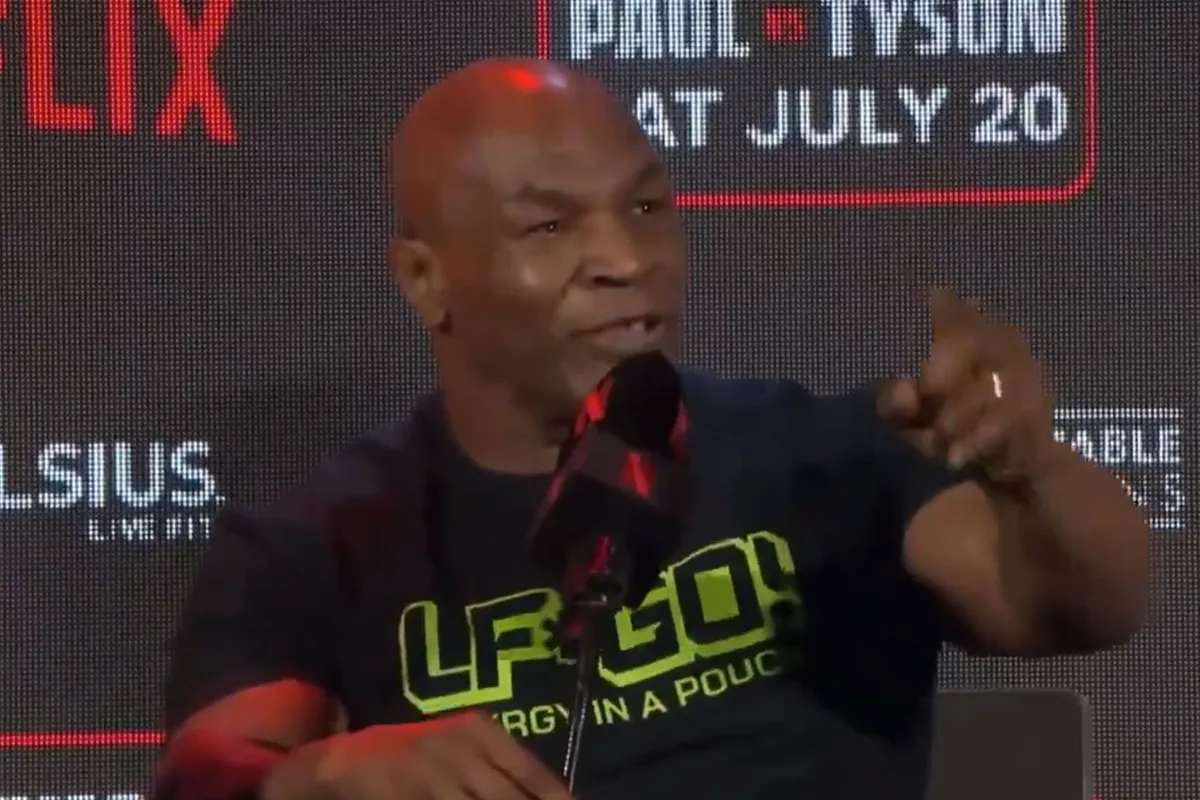 🎥 Woede uitbarsting! Mike Tyson flipt uit tegen reporter na foute ...