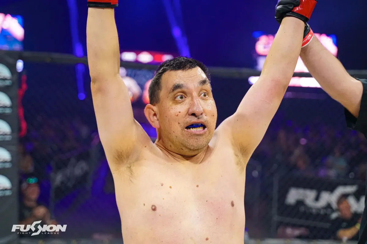 Vakkenvuller met beperking verslaat pro MMA-vechter: 'Droom komt uit ...