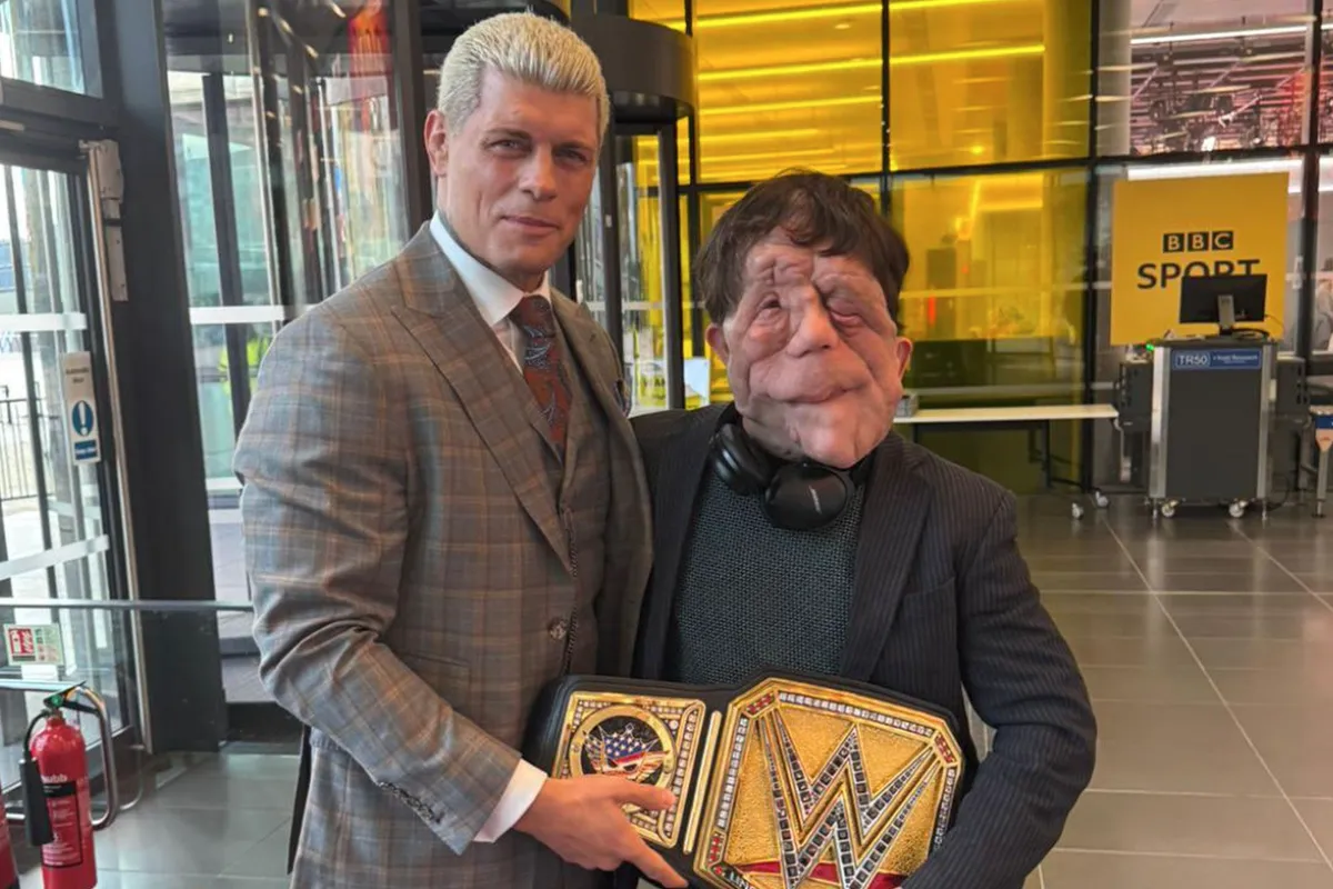 WWE-ster Cody Rhodes geeft misvormde acteur onvergetelijke ervaring ...