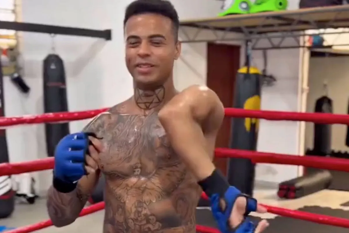 Ongekend! Kickbokser laat arm 360 graden ronddraaien – Hoe is dit mogelijk? | Vechtsport info