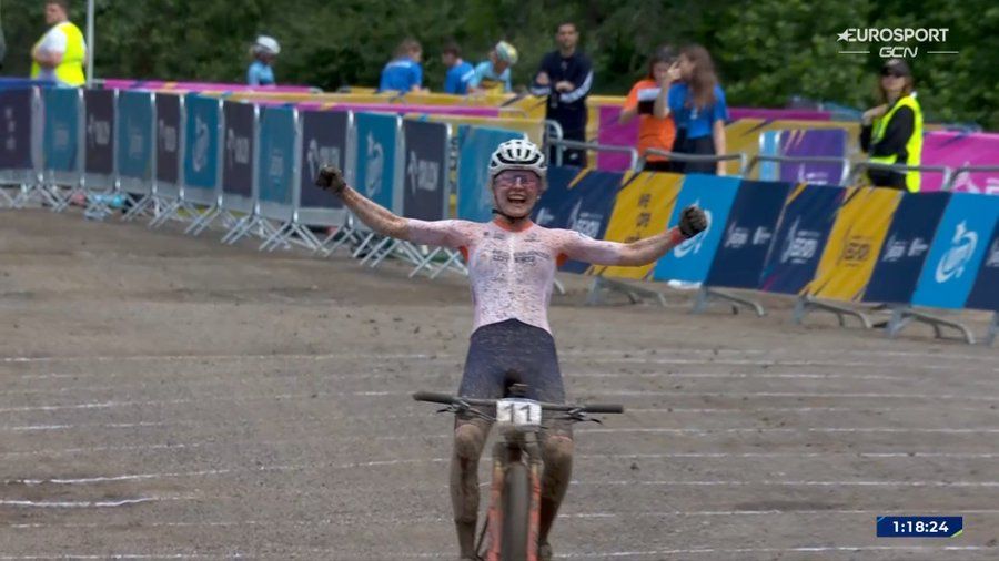 Puck Pieterse dendert na twee wereldbekerzeges nu ook naar Europese ...