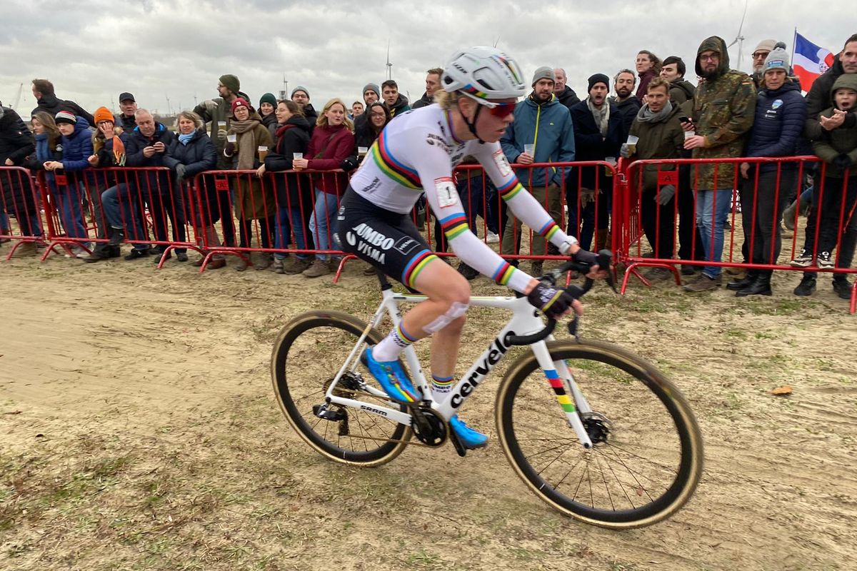 Fem van Empel praises mental resilience in Hulst, but: "You won't get ...