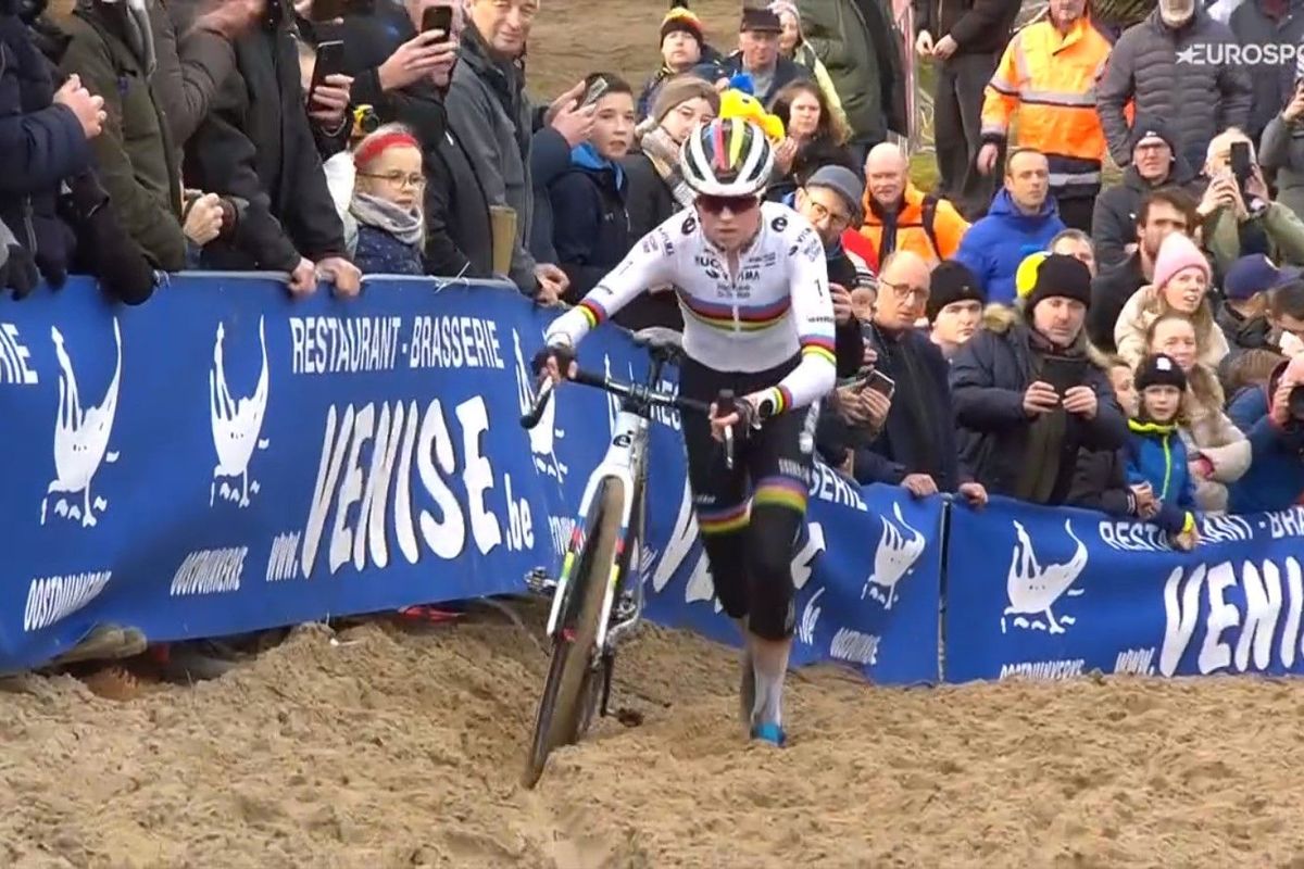 Vlamme in Hamme: Fem van Empel houdt het amper een halve cross spannend ...