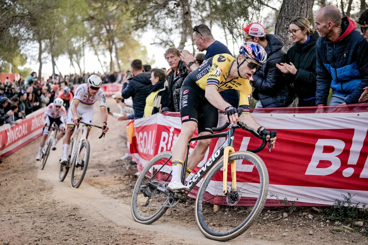 Zorgen late aankondigingen Van Aert en Van der Poel voor wrevel? 'Dat ...