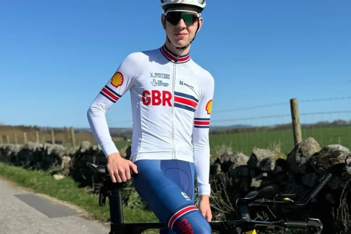Ondertussen in het peloton | Visma | Lease a Bike legt nog maar eens ...