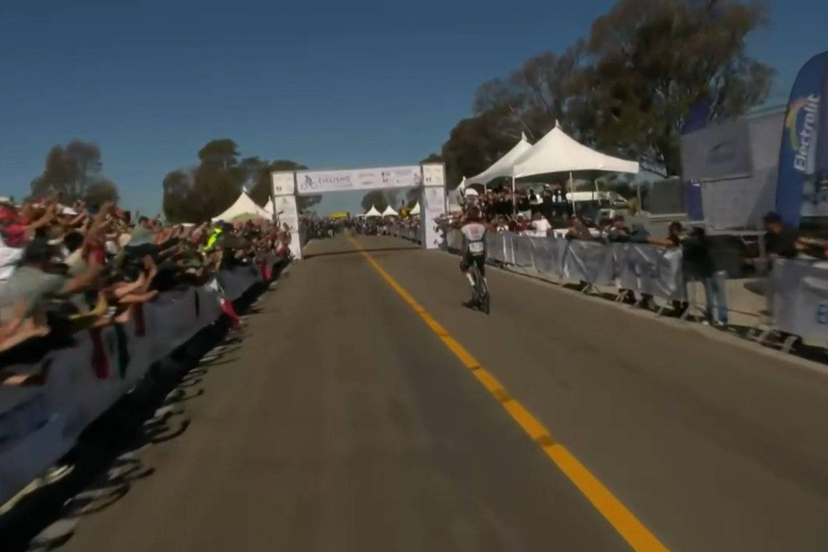 🎥 Rarely seen: Isaac Del Toro cheers on his girlfriend, hands out ...