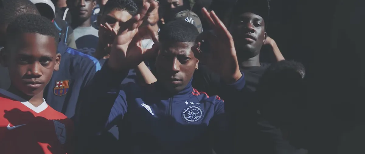JoeyAK viert dat hij weer vrij is met First Day Out video