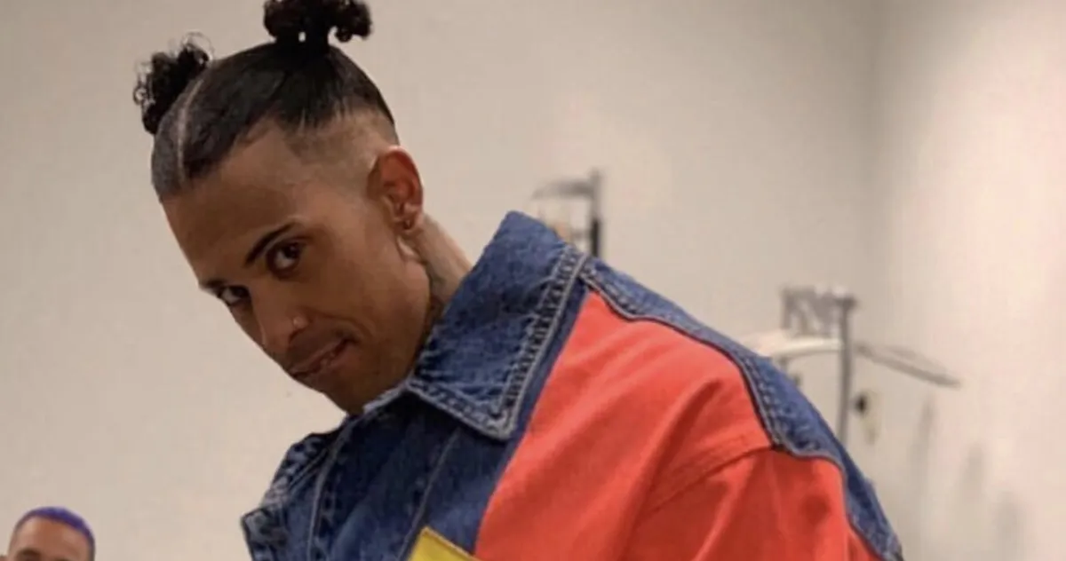 SXTEEN maakt track van viral video "kijke je tank"