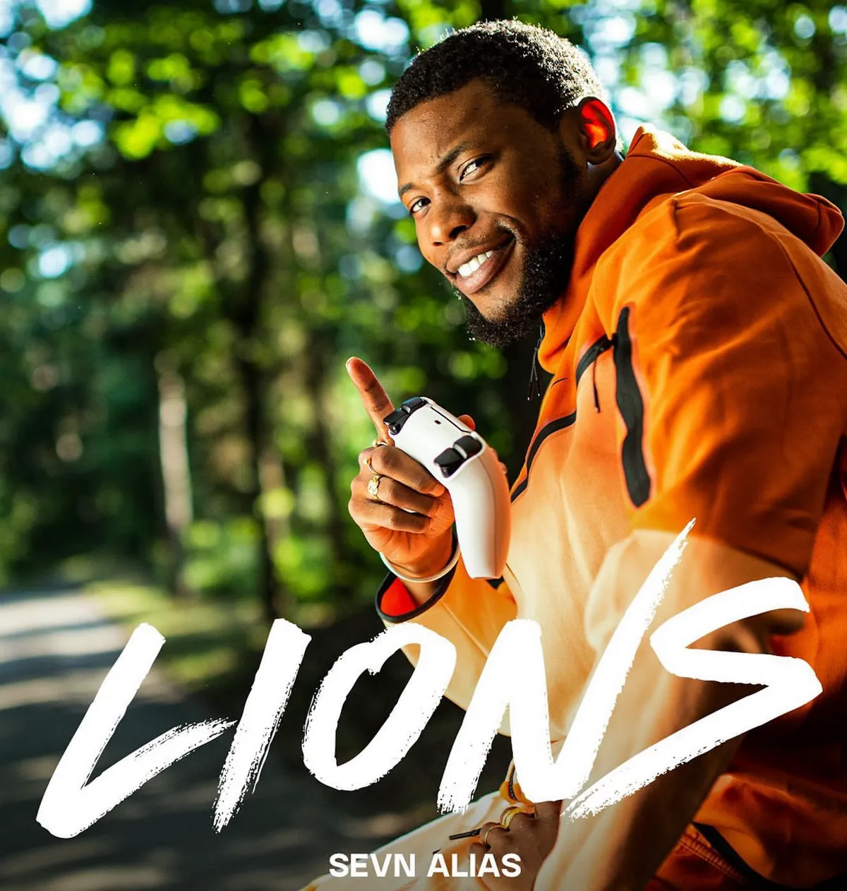 Sevn Alias maakt track voor het WK avontuur van het E_Football team van ...