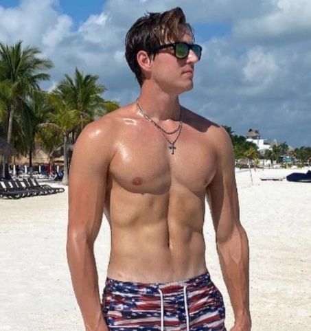 Love Story - Rachel (48) en Alex (25) zijn een koppel, maar mensen ...