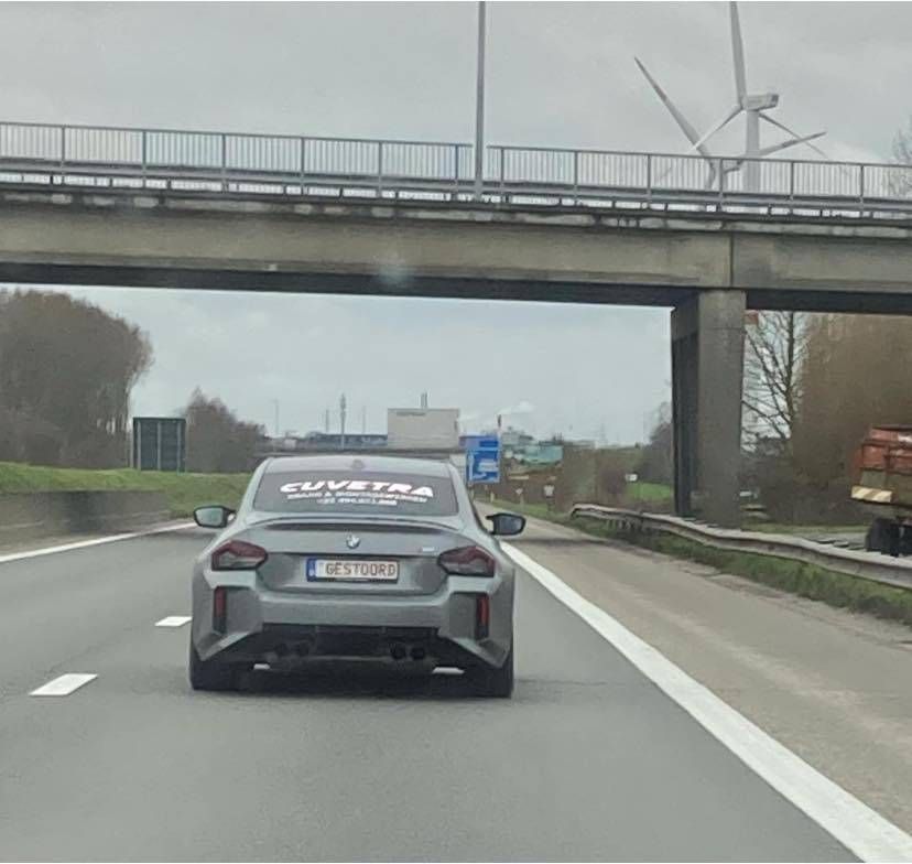 Vlaamse BMW-bestuurder valt op met zijn speciale nummerplaat: "Zeker ...
