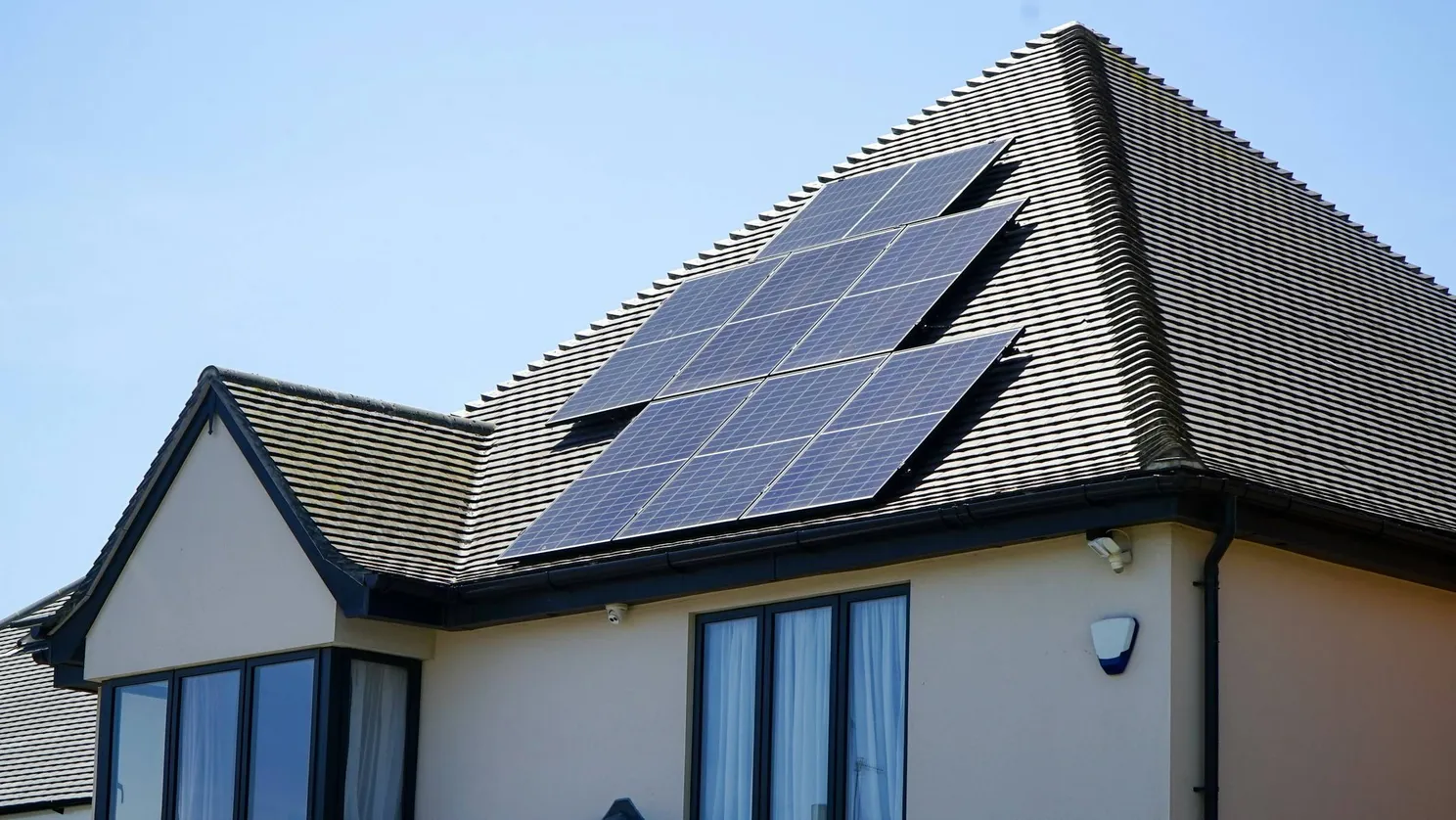 Belgen laten massaal geld liggen met hun zonnepanelen door belangrijke premie vergeten aan te ...