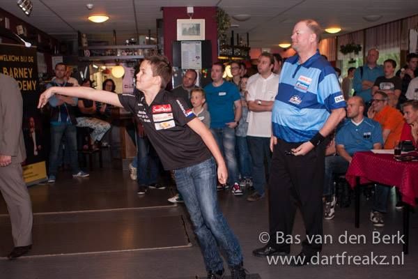 Van Barneveld vs Van Veen: historische eerste ontmoeting op TV ontleed