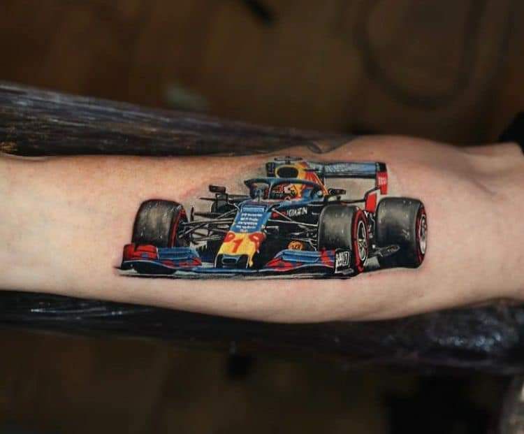 Interview: Megafan Jan heeft vetste Verstappen-tattoos: 'Deze duurde ...