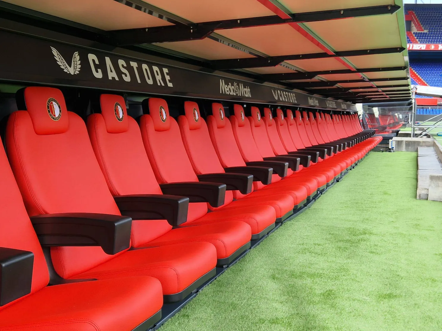 Nieuwe dug-outs in De Kuip volledig in stijl van het stadion | FR12.nl