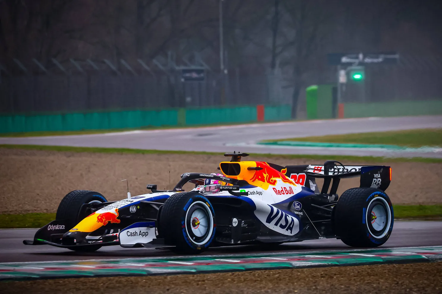 Opmerkelijke wijzigingen aan Red Bull-auto blootgelegd tijdens testdag ...