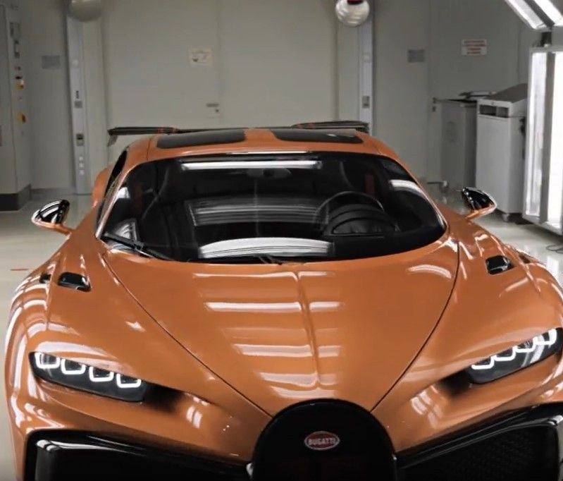 Andrew Tate heeft misschien wel de mooiste Bugatti ter wereld | LOESOE