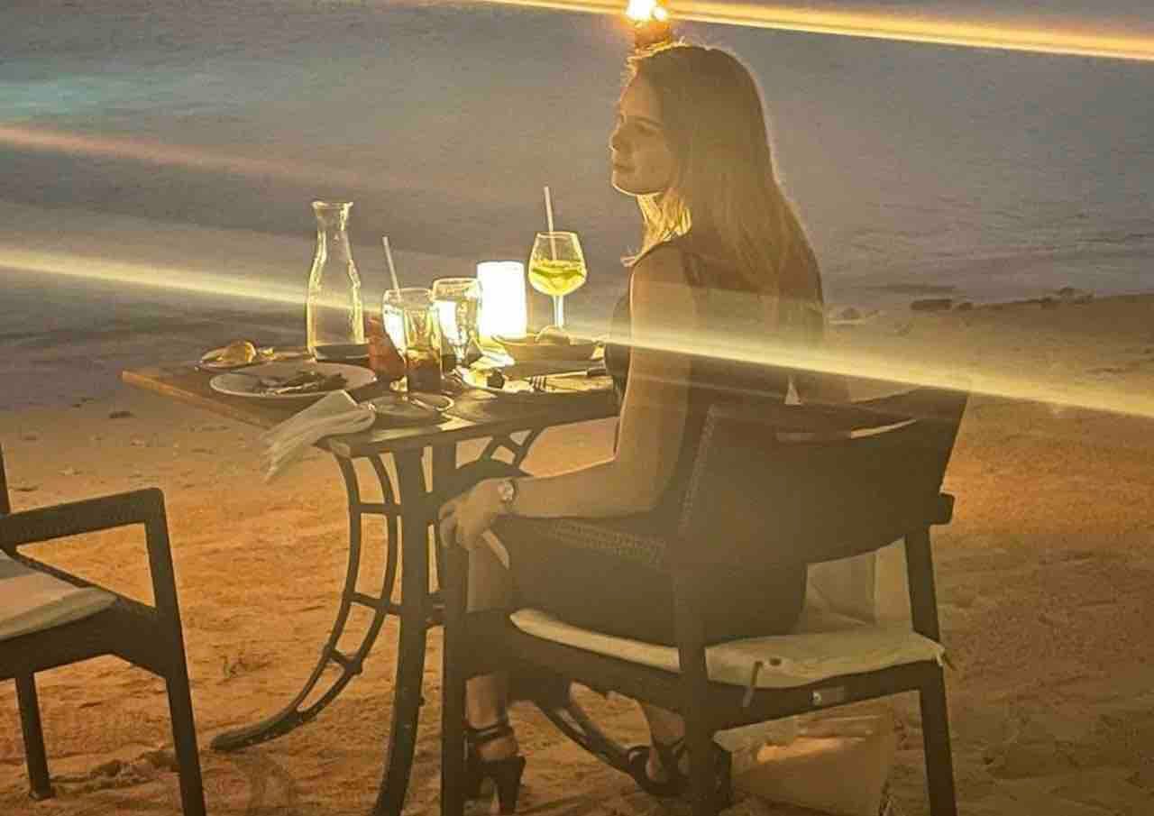 Wibi Soerjadi (stokoud) laat piepjonge vriendin aan de wereld zien | LOESOE