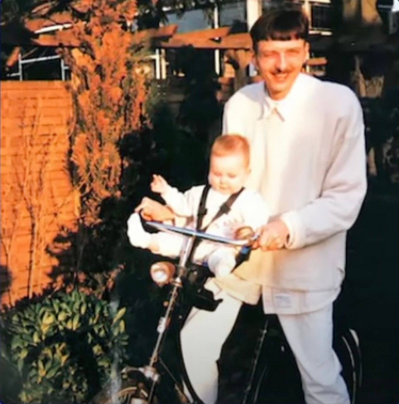 Mensen zijn in shock: zó zag Martien Meiland er vroeger uit | LOESOE