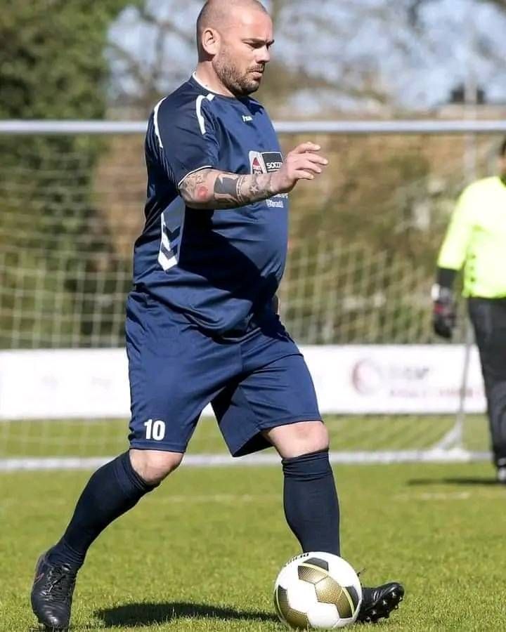 Fans Wesley Sneijder in shock na zien van déze foto: 'Pens zo dik als ...