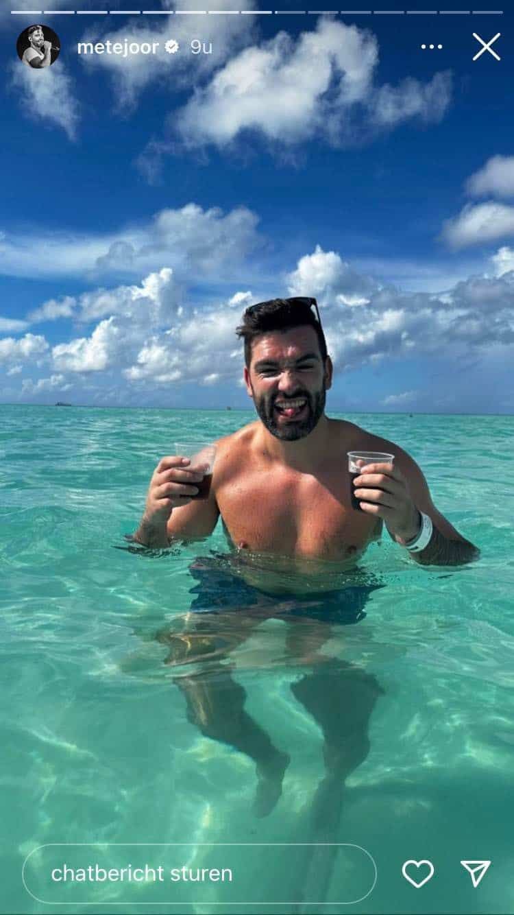 Zanger Metejoor deelt geweldige vakantiekiekjes en maakt zeer leuk ...