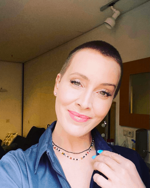 Zangeres Anouk verrast fans met compleet nieuwe look: “Zonde ...