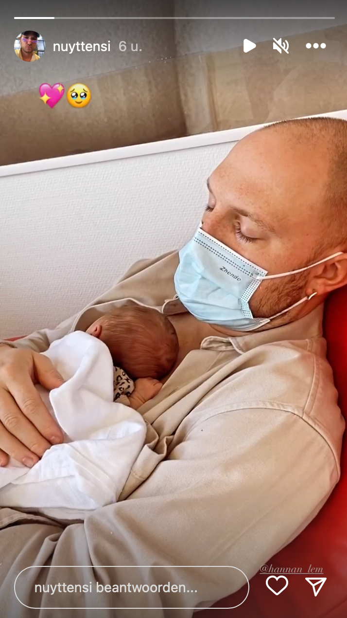 Bazart-gitarist Simon Nuytten is voor het eerst papa geworden en deelt ...