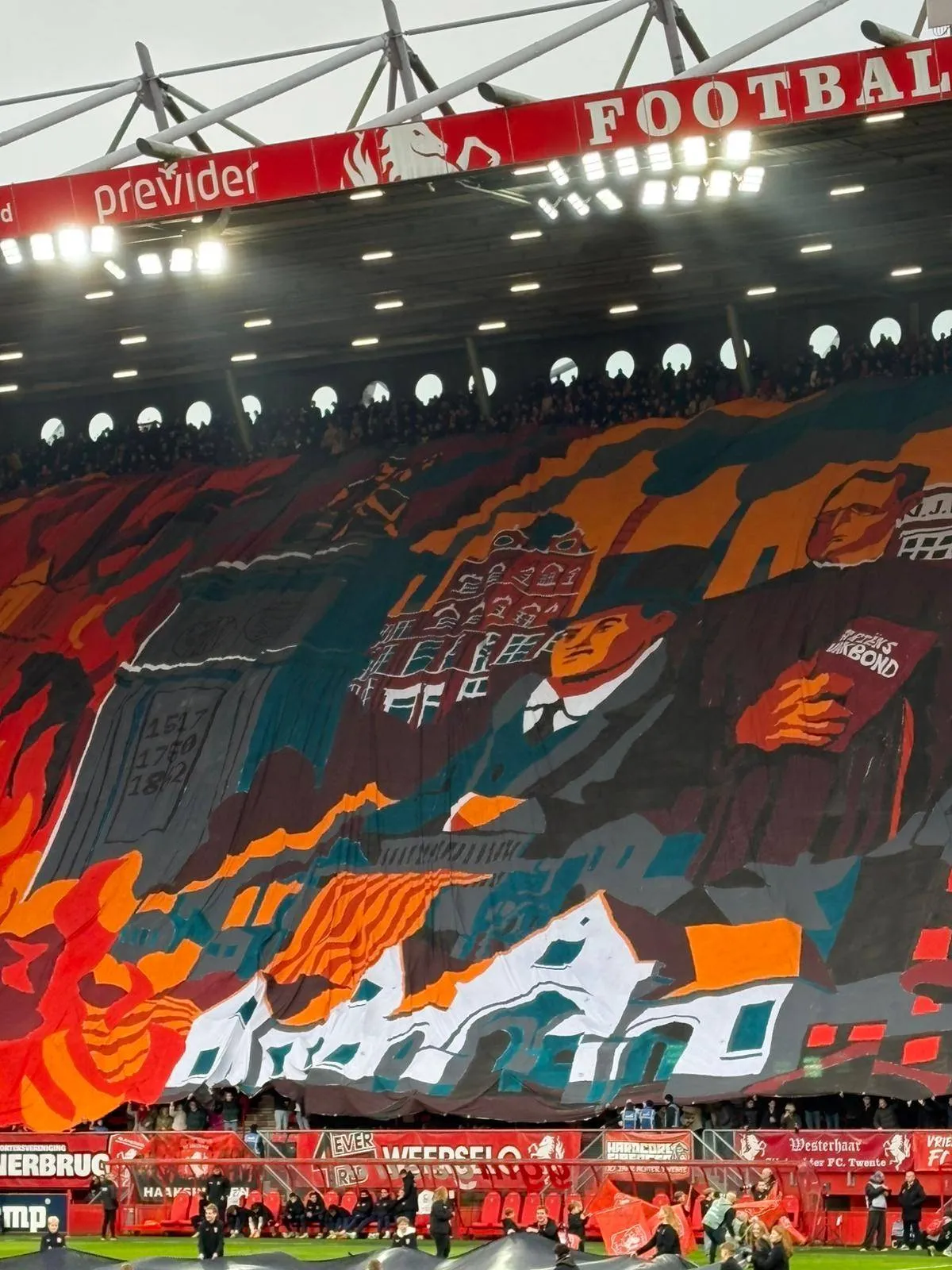 VIDEO: Grootste sfeeractie ooit! ULTRAS Vak-P bereikt ongekend ...