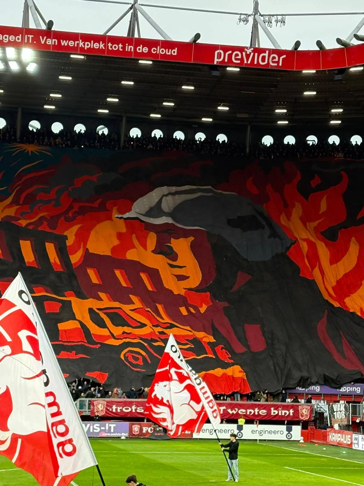 VIDEO: Grootste sfeeractie ooit! ULTRAS Vak-P bereikt ongekend ...