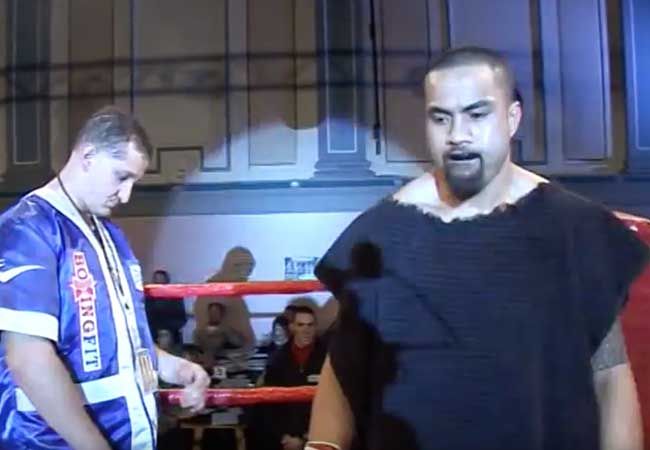 Zwaargewicht boks talent moet 7 jaar de cel in voor gewapende overval ...