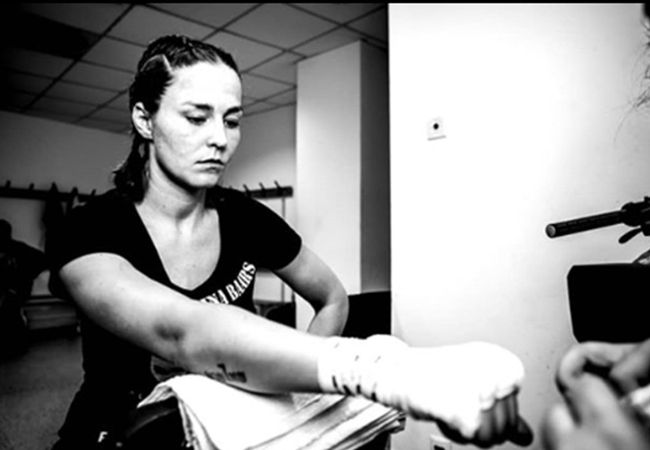 Kickbokskampioen Jorina Baars haalt uit naar 'irritante' allesweters ...