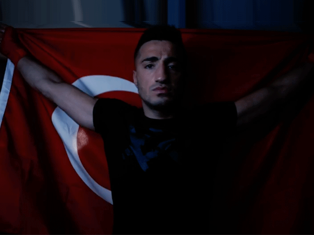 Topkickbokser Tayfun Ozcan trekt zich terug uit ONE Championship debuut